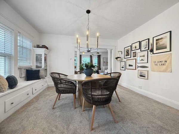 Chic Lakeside Retreat , Steps From The Beach! - Cleveland