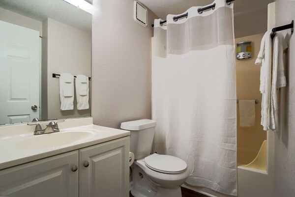 Peach Suite - 10 Min To Ft Moore - Columbus, GA