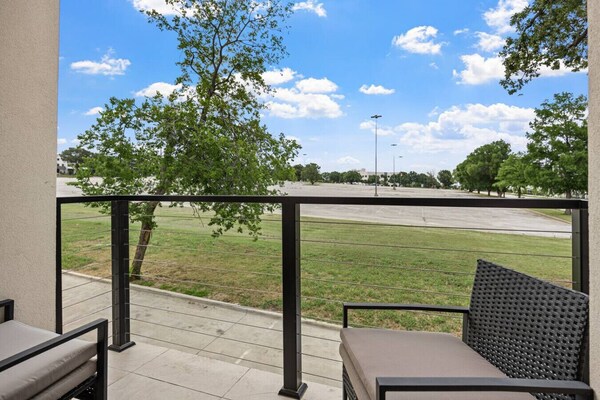 Lofts At Arlington Unit 3 - Arlington, TX