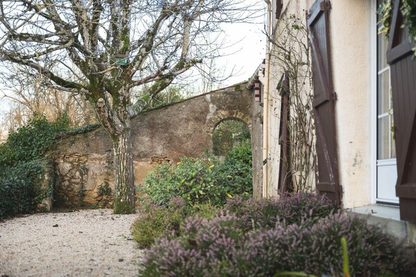Family Home By The River, Peace And Quiet Guaranteed! - Luçon