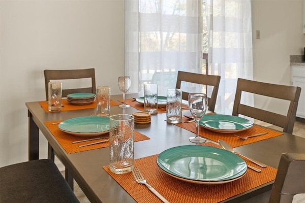 Home Away From Home Getaway 7mins To Downtown & More - Frederick, MD