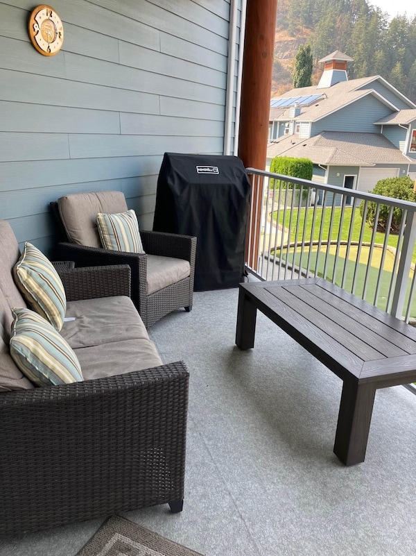 Family Friendly Condo. Located Directly On The Narrows Of The Shuswap. - Sicamous