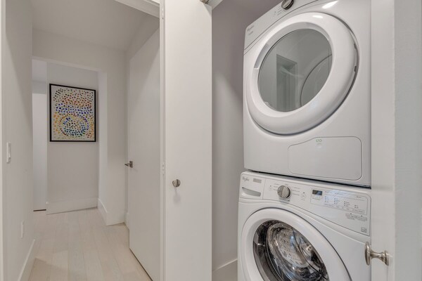 Pet Allowed - Furnished 3 Bedroom @1425 Haro - North Vancouver
