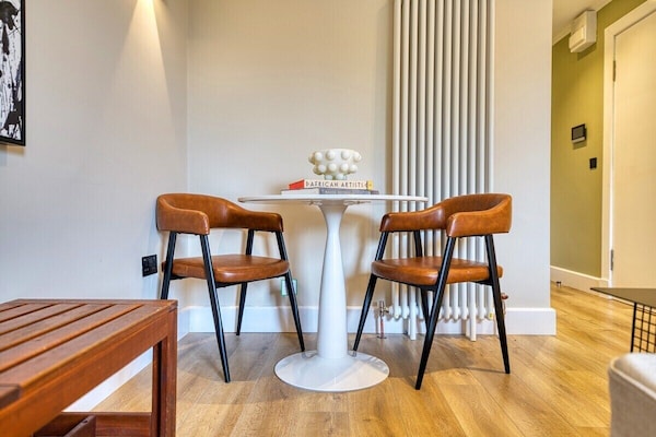 Quiet Comfort In Glasgow City - Glasgow