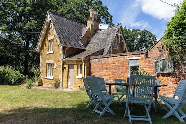 Gate Lodge | Sleeps 5 | Near Belvoir Castle - 링컨셔