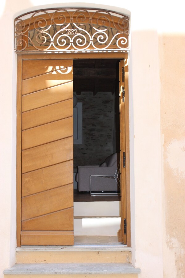 Charming Studio In The Historic Citadelle District Of Bastia - Nonza