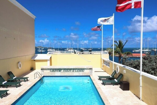 3 Queen Rooms W/ Ocean Views | Balcony, Beach Walks & Epic Group Stays - Saint Croix