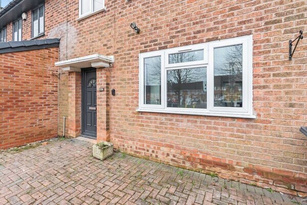 3 Bed Contractor Friendly Wifi Lots Of Parking - West Midlands