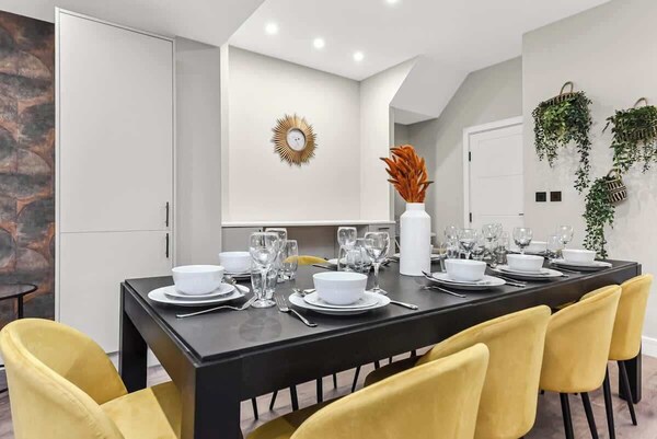 Urban Oasis: Chic 4br Stay Perfect For Big Groups - Ruislip Lido Beach