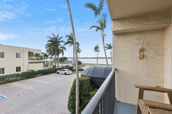 1/1 West Palm Beach Condo - Downtown - Waterfront - Pet Friendly - West Palm Beach, FL
