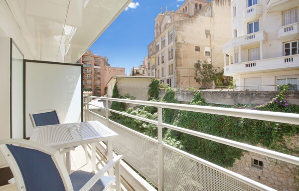 À Deux Pas De Monaco Et Des Plages | T2 + Balcon - Monte Carlo