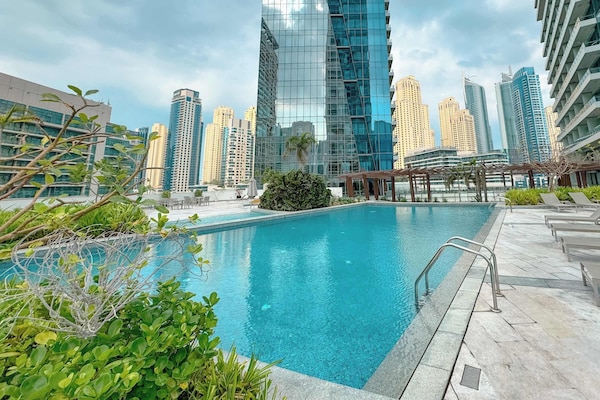 Airstay | 1br | Pool View | Near Marina Mall - Dubaj