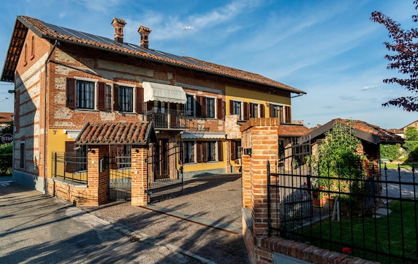 Cascina D'ghistu - Five Bedroom House, Sleeps 10 - 阿爾巴