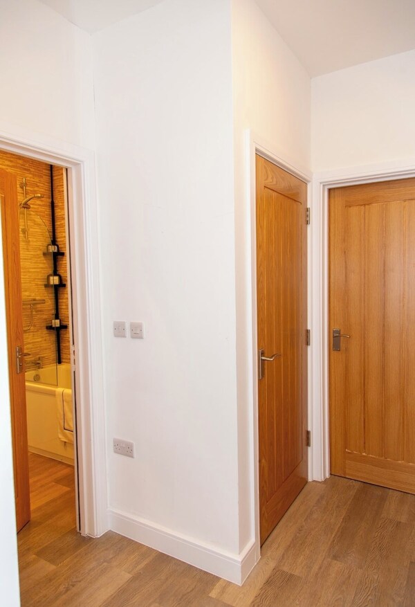 Smart Stay Bnb | Next To Farnborough Airport | Sleeps 6 | Parking | Garden - Farnham