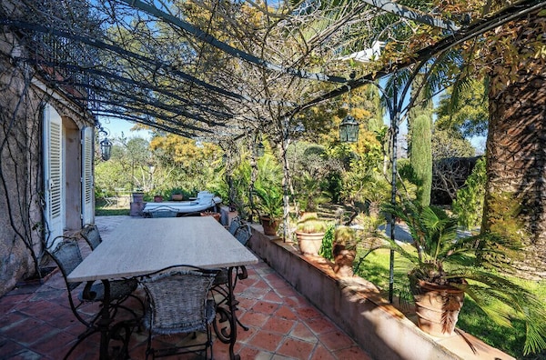 House With Garden & Jacuzzi Near City Center - Plage de Pampelonne