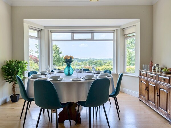 Pass The Keys | Surrey Retreat  5br Hidden Gem - Woking