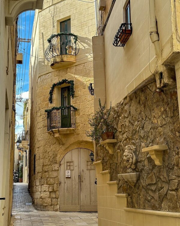 Charming 3-bedroom Apartment Close To Victoria. - Malta