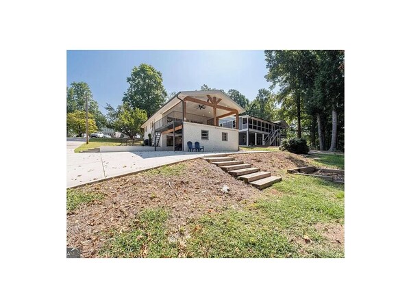 Beautiful Floating Dock Charming 4bedroom Home Minutes From Attractions - Buford