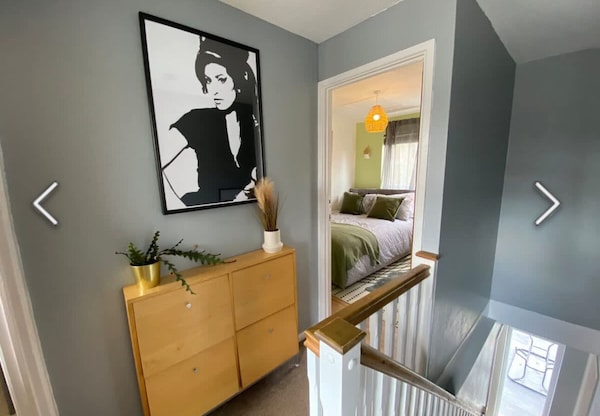 Flamingo Short Lets Greenleys 4 Bed 2.5 Bath - Milton Keynes