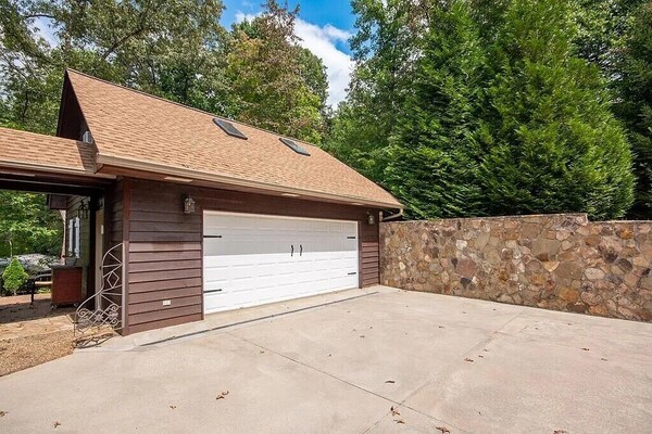 Charming 2-bedroom House In  Franklin Nc With  Bonus Apartment Above The Garage - Franklin, NC