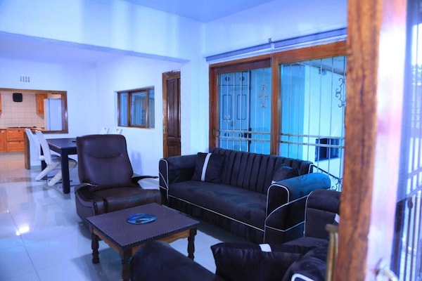 12-bedroom Bed Guest House In Charming Bedfordvew With Wifi, Ac - Johannesburg