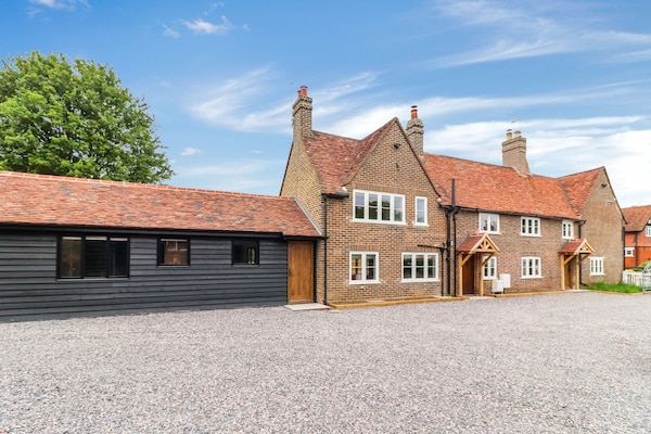 Tuffs Farm, Pet Friendly, Character Holiday Cottage In Chipperfield - Watford