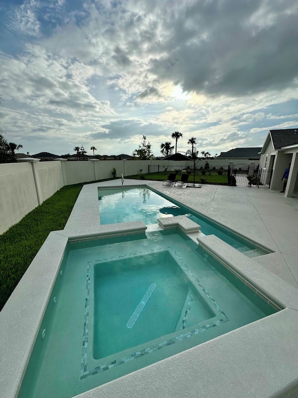 Brand New 3-bedroom House With Pool And Spa In The Villages - Wildwood, FL