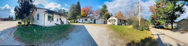 Updated 1-bed Cottage 3 Doors From Houghton Lake W/ Wifi And Next To Golf Course - Houghton Lake, MI