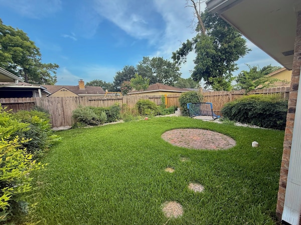 Cozy Garden Stay In Pasadena Near Shops, Dining & Attractions - Pasadena, TX