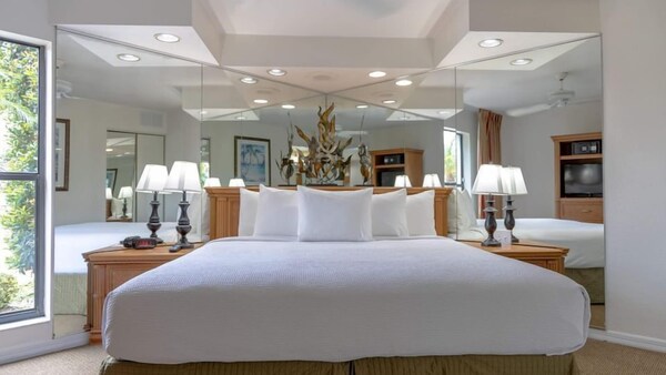Top-notch Disney Stay: Spacious 2br Suite With Kitchen. Onsite Pool, Parking! - Orlando, FL