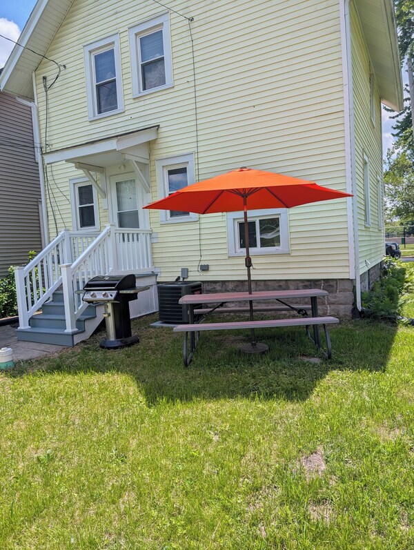 Sunny Side Stay! - Fort Wayne, IN