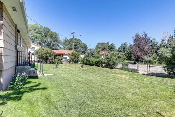 Walk To Main St: Carbondale Apt W/ Shared Patio - Carbondale, CO
