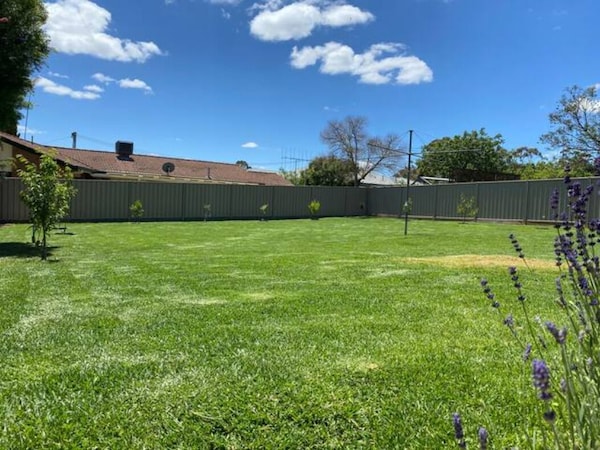 Comfortable, Roomy Home With Study And Backyard - Bendigo