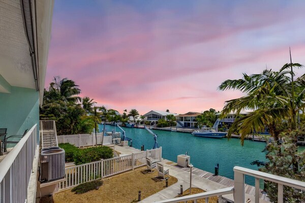 Sunny Waterfront Key Colony 3br 2ba Villa W/ Dock - Key Colony Beach