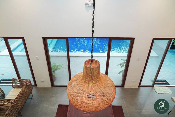 Modern Tropical 2br Villa & Pool Retreat In Amadeo - Silang