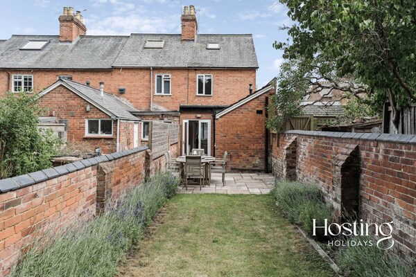 Park House, Two Bed Henley Townhouse With Garden - Henley-on-Thames