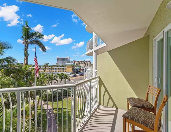 Gulfview Getaway | Stunning Views  Walk To Beach & Dining - San Petersburgo, FL