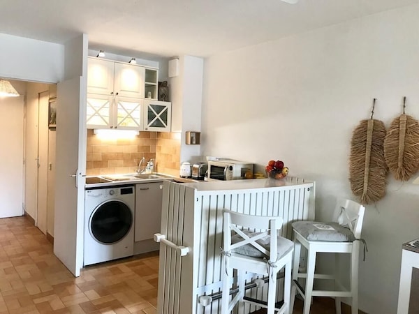 Large Waterfront Studio With Canal Views - Saint-Tropez