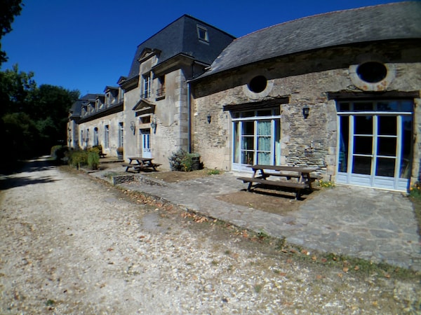 Gîte 'Les éCuries' Pour 14 Personnes. - Brocéliande