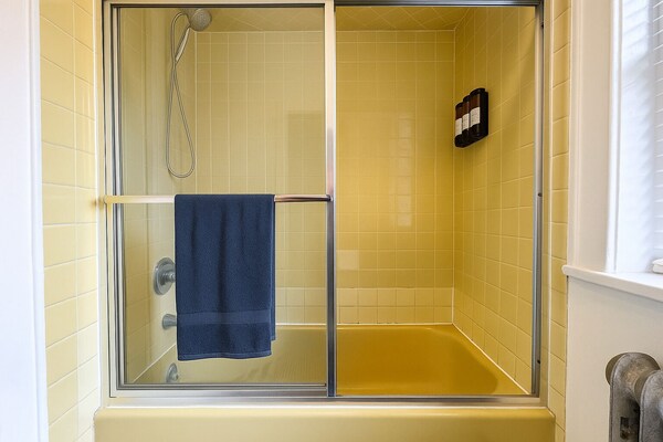 Charming 1-bedroom Apt Walk To Train And Downtown Area With Wifi, Ac - Sleepy Hollow, NY