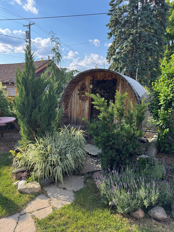 Boho Art Cottage In Hip Bay View, Milw Neighborhood- 3bed, Sauna, Hot Tub - Milwaukee, WI
