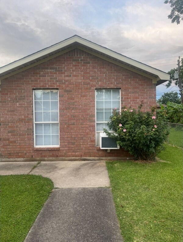 Charming Studio In Enchanting Baytown Close Several Places To Interest. - Crosby, TX