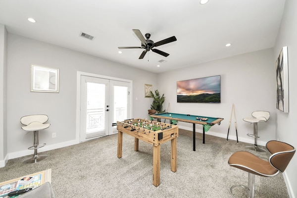 Cozy Paradise W/ Gameroom - Sleeps 8 - King Bed - Sugar Land, TX