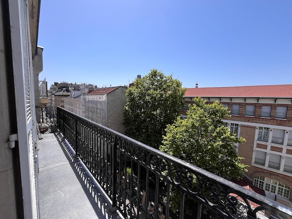 Apartment With Balcony& Eiffel Tower View - Parijs