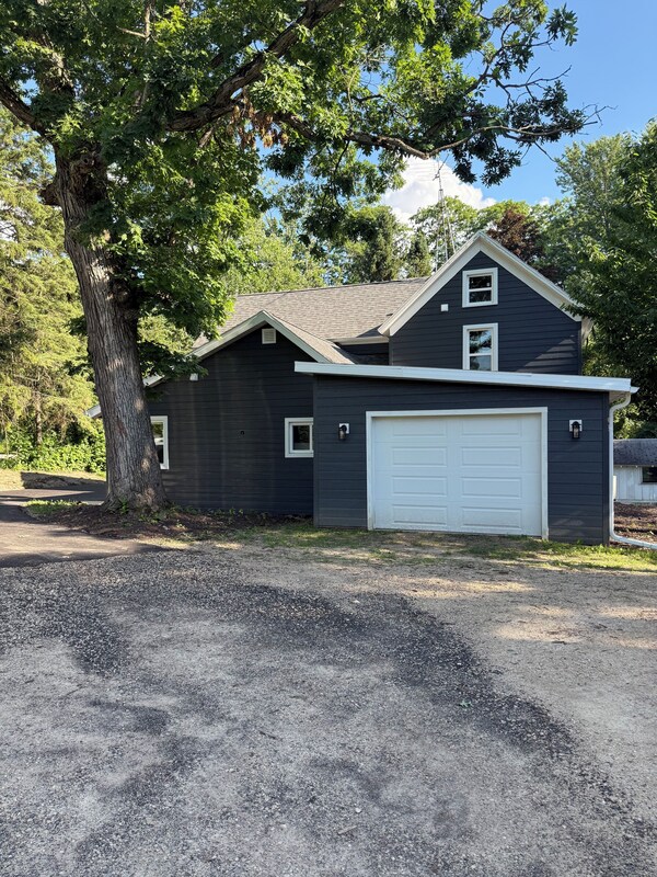 Spacious 4-bedroom House In Charming Baraboo. House Is One Mile From Devils Lake - Devil's Lake State Park, Baraboo