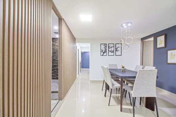 P3, 6 Bedroom Apart, With Arcade Machine, One Block From Lleras Park - Medellín