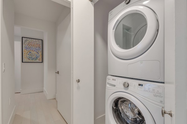 Pet Allowed Furnished 3 Bedroom @1425 Haro - Vancouver