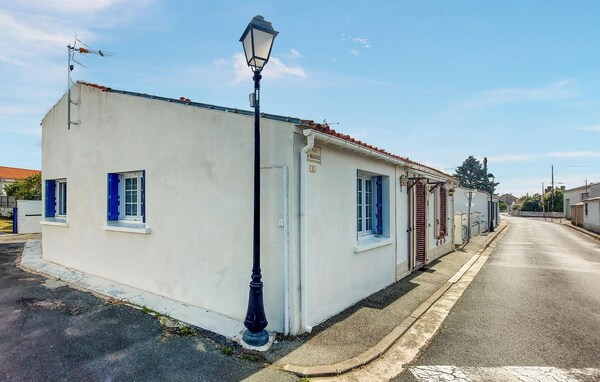 Gorgeous Home In La Tranche-sur-mer - Longeville-sur-Mer
