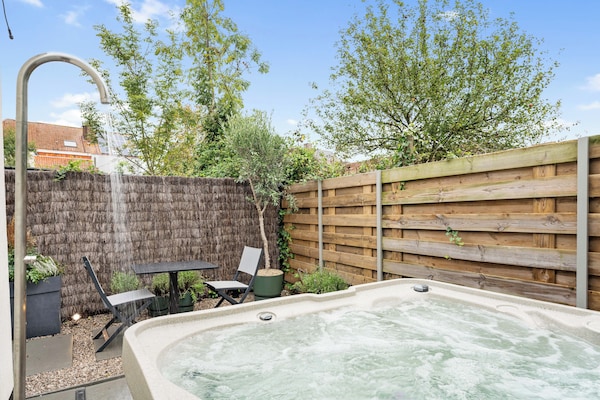 Modern & Spacious House With Wellness - Kortrijk