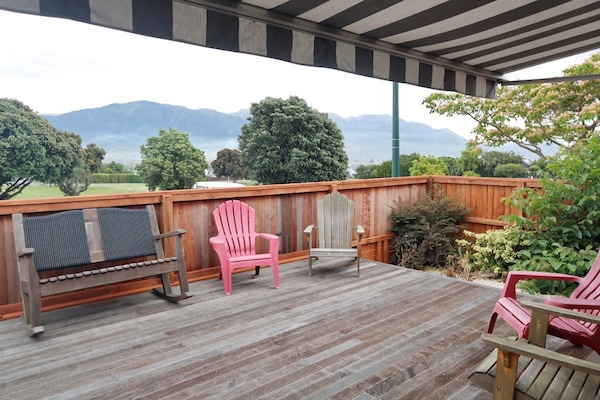 Location | Ocean & Mountain Views | Close To Park - Kaikōura